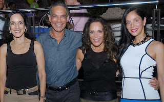 Sociales y Turismo: Ada Rivera Canta sus Composiciones para sus Amigos