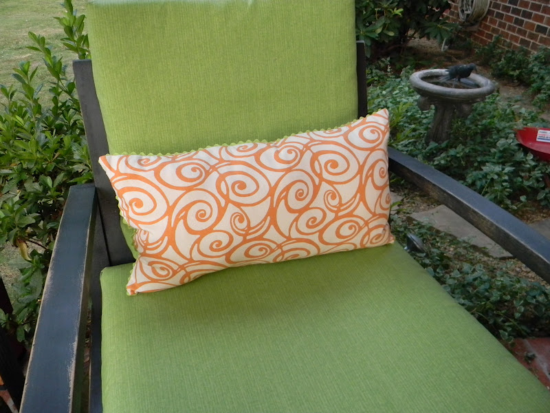 ...friends, family & east tennessee: Pillow with Ric Rac