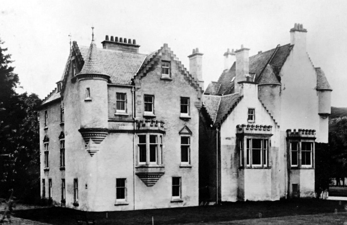Tour Scotland: Old Photograph Erchless Castle Scotland