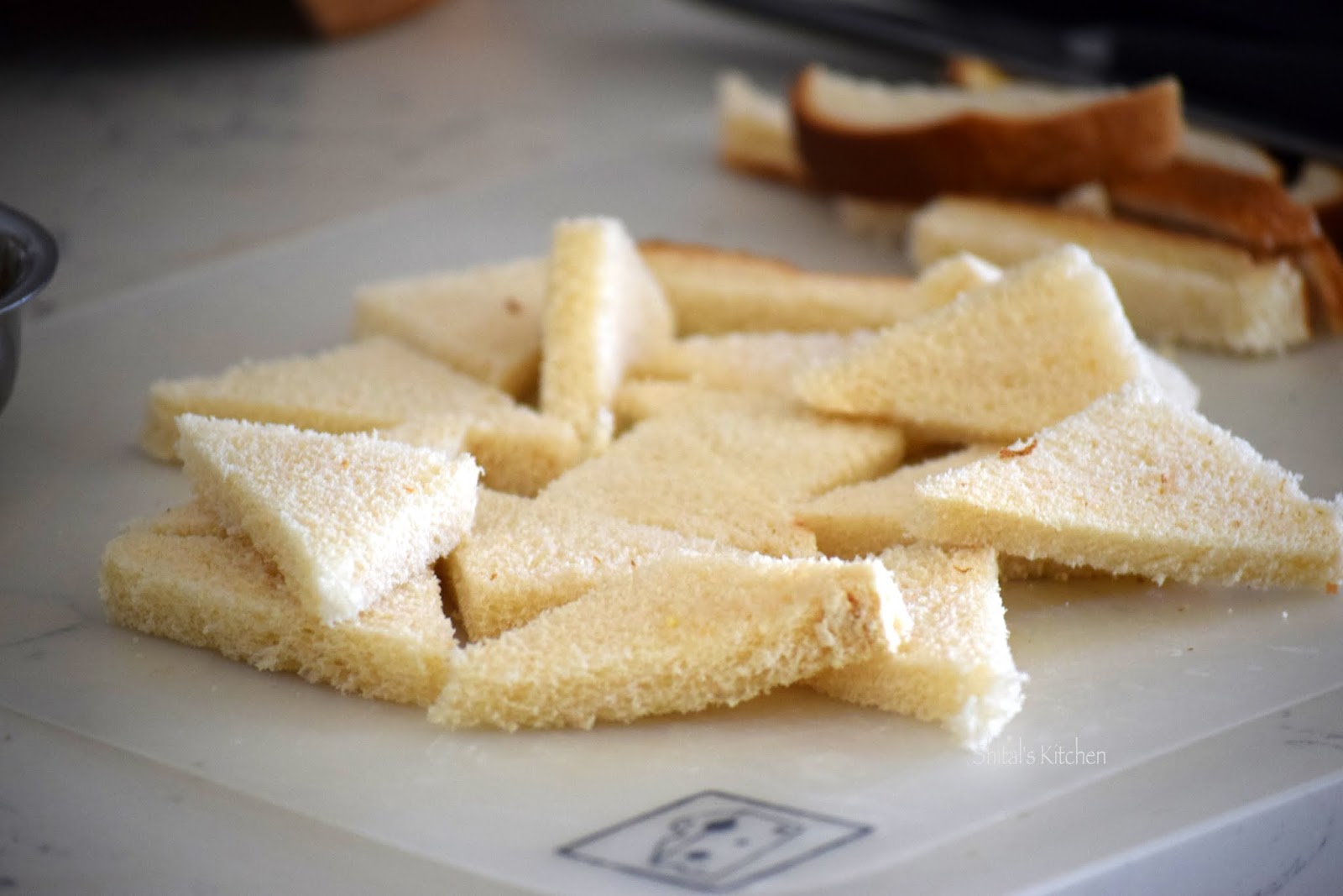 Shital's-Kitchen: Sesame Triangles