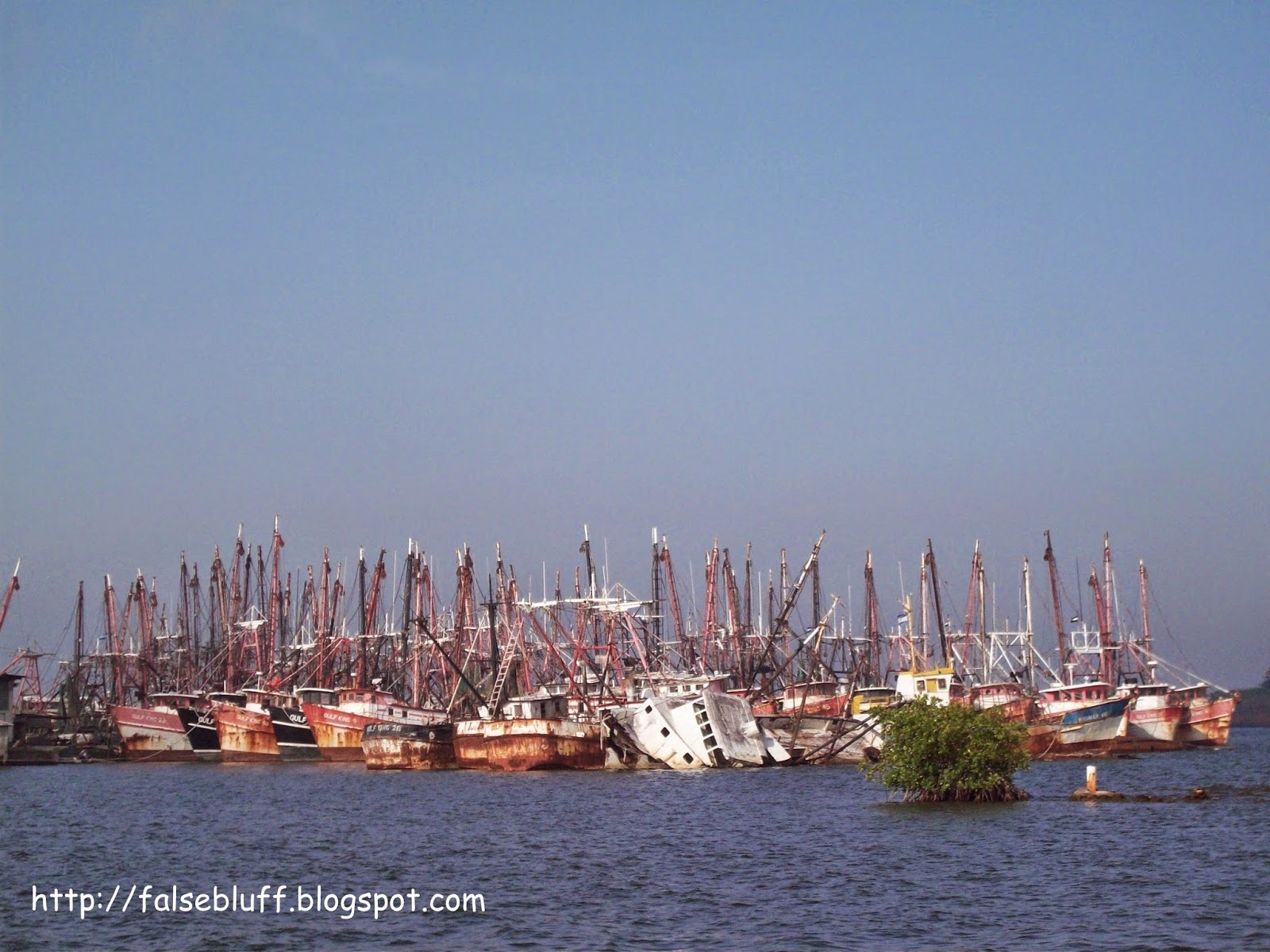 FALSE BLUFF NICARAGUA: Old Boats