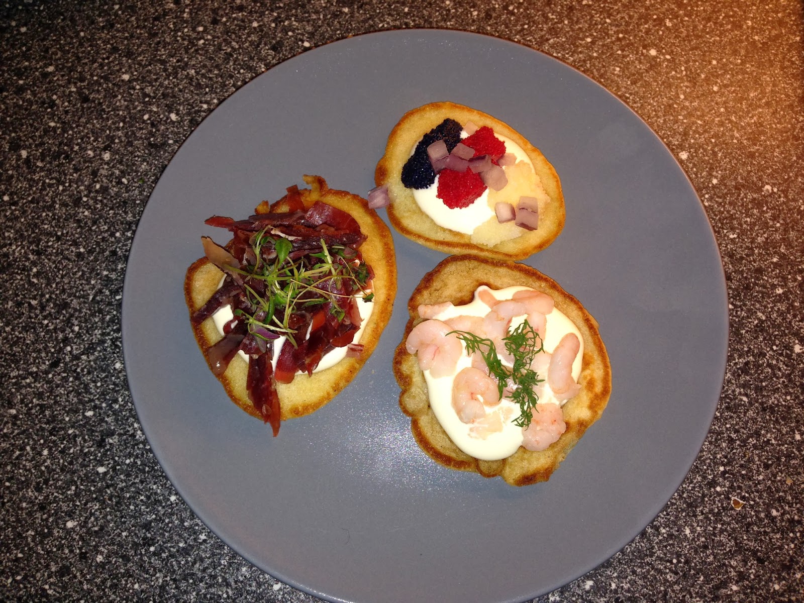 Valkyriens matverden: Blinis med fenalår, reker og lodderogn