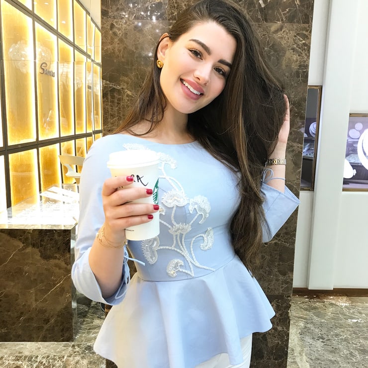 Arabian Big Boobs Model Rawan Bin Hussain Busty Pics Wallpapers Body