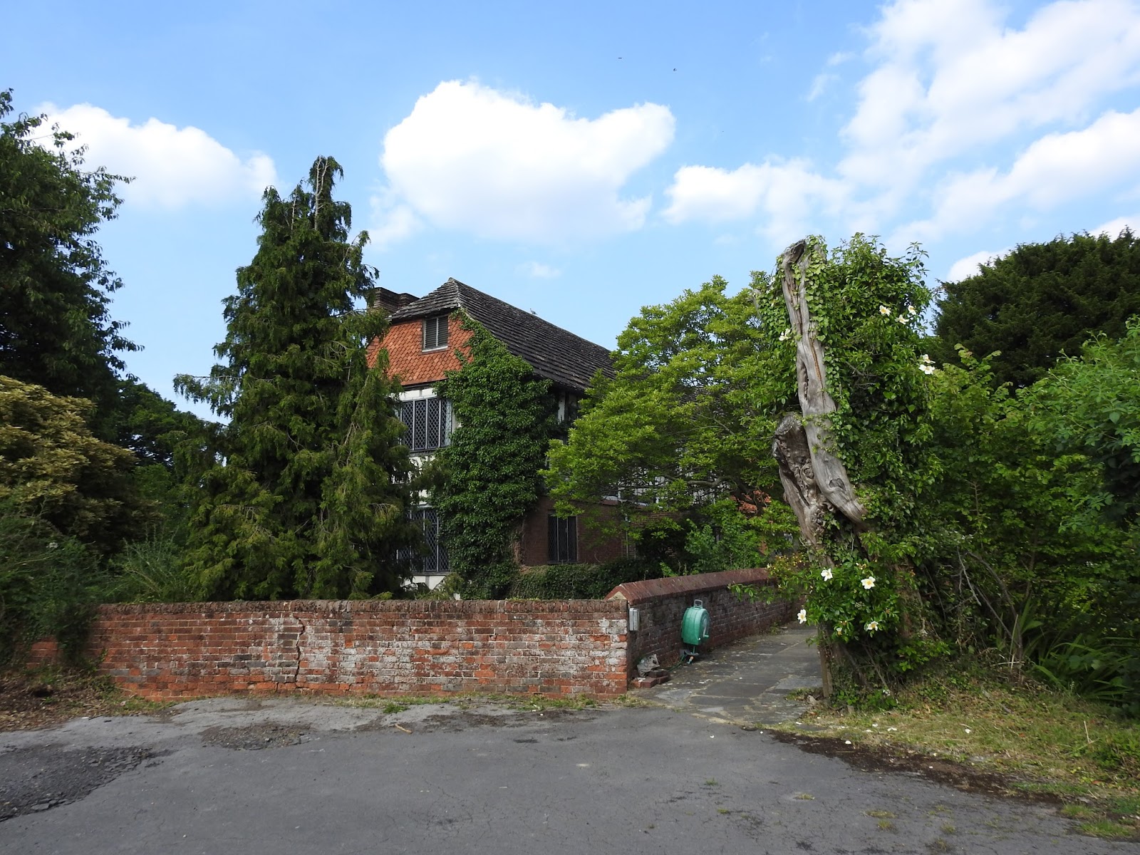 Crawley Old Town: SEVENTEEN PICTURES: Ewhurst Place