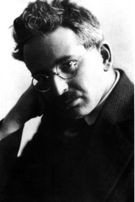 GRUPO LI PO: Walter Benjamin en la habitación donde Goethe trabajaba.