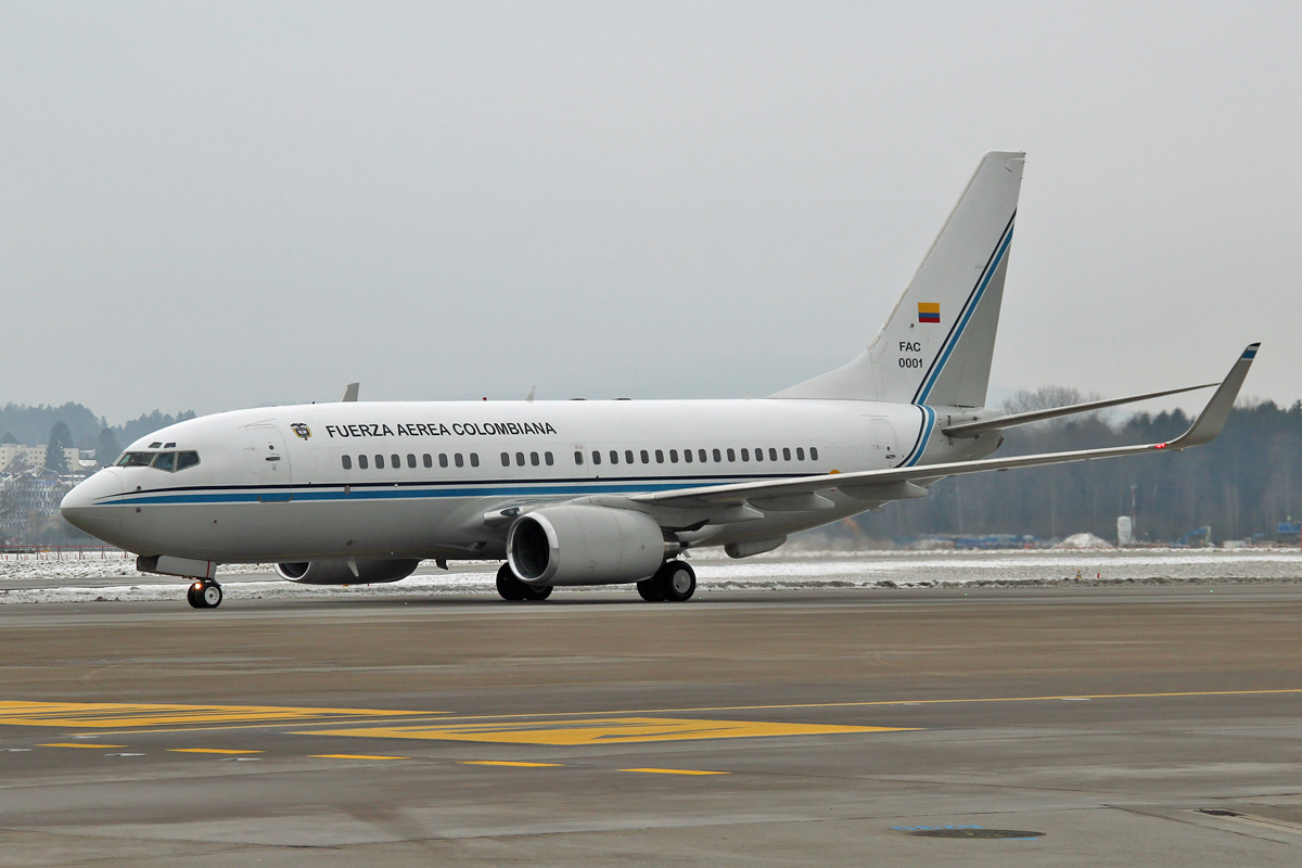 Eastwings: B-737-74V BBJ * Colombian Air Force * FAC0001