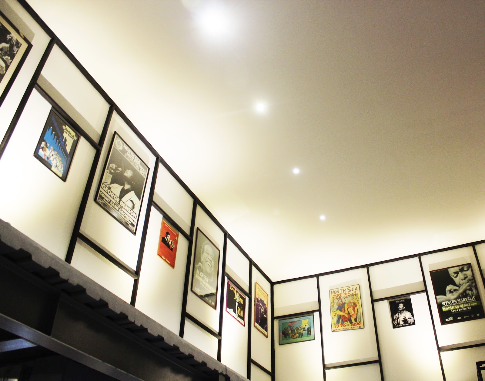 INTRO JAZZ BISTRO & CAFE