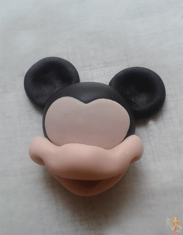 Make me a cake: Mickey Mouse in the plane tutorial