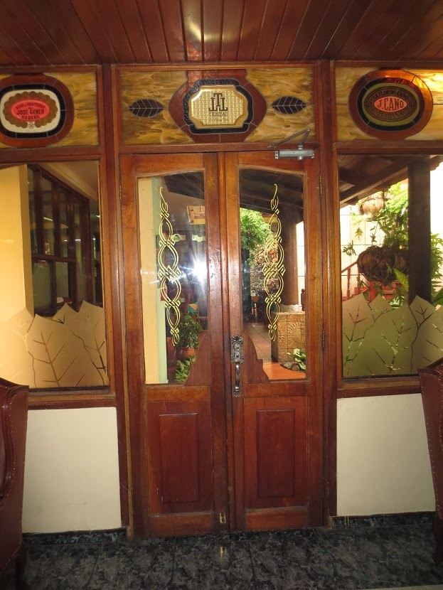 Cuban Cigars, Culture & Lifestyle: 5ta Y 16 LCDH & Carlos Robaina ...