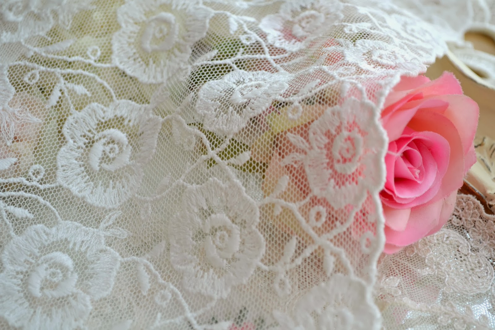 Jennelise: Lace to Love