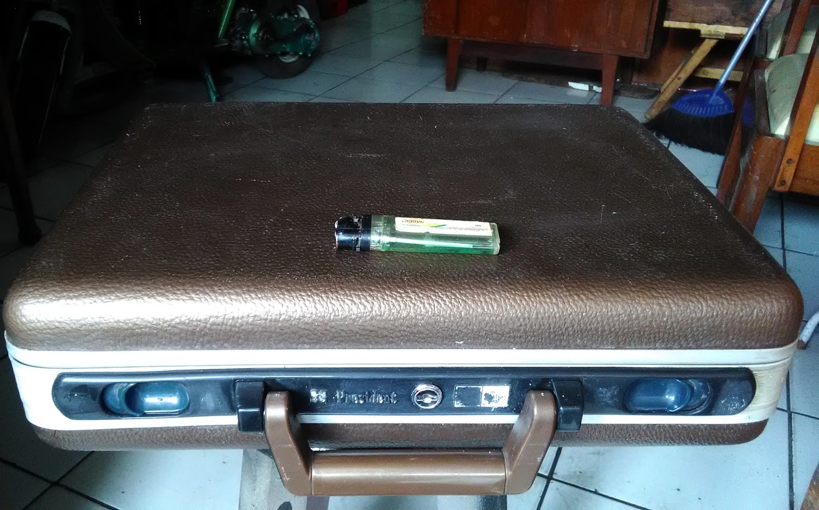 Gaya Antik Galeri : Koper Jadul `President` Coklat(TERJUAL/SOLD OUT)