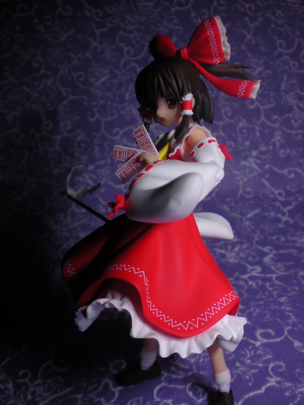 Review: [Max Factory] Figma #55 Reimu Hakurei | Night's Corner