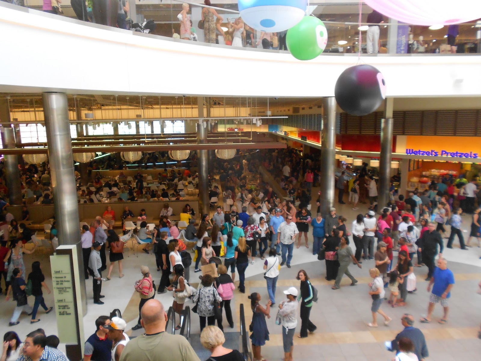 Raymond's Ramble: Grand Opening of The Fashion Outlets of Chicago