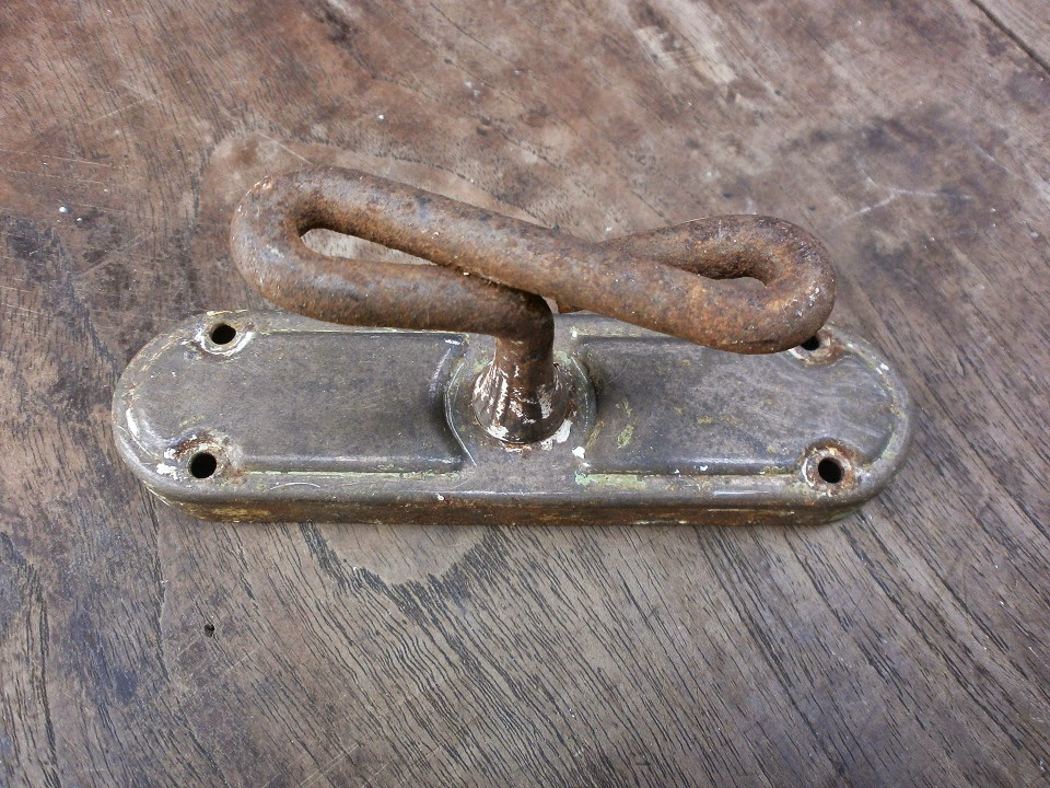 Antikpisan: 4 Buah Spanyolet Kuningan Antik ( SOLD OUT / TERJUAL )