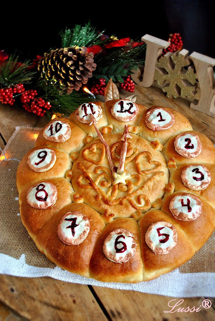 Lussi`s World of Artcraft: Питка "Часовник" за Нова година / Soft Bread ...