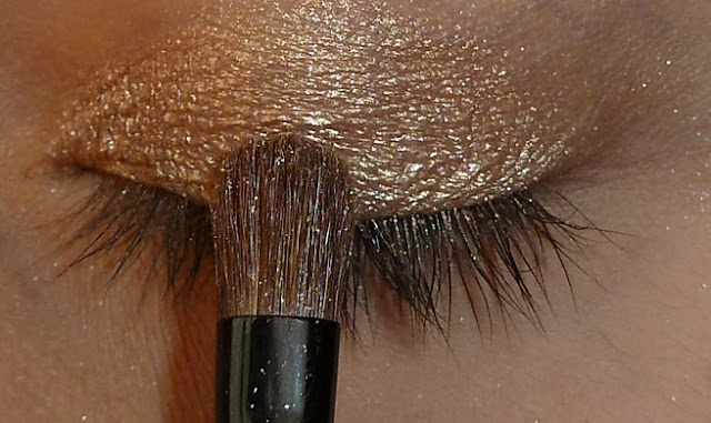 Eye Makeup Styles: How To Properly Apply Eyeshadow Powder