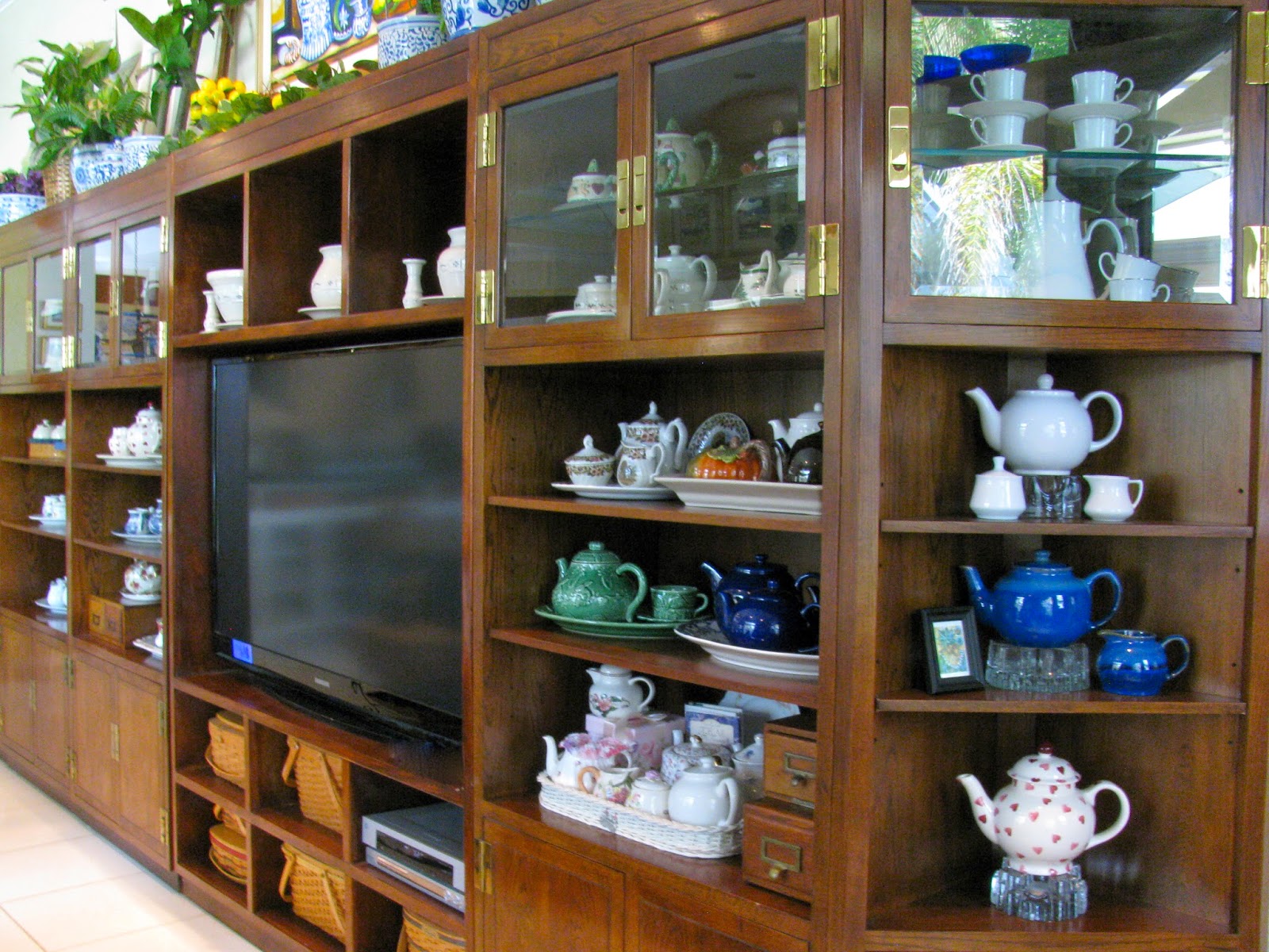 MAY DAYS: Displaying Tea Set Collection