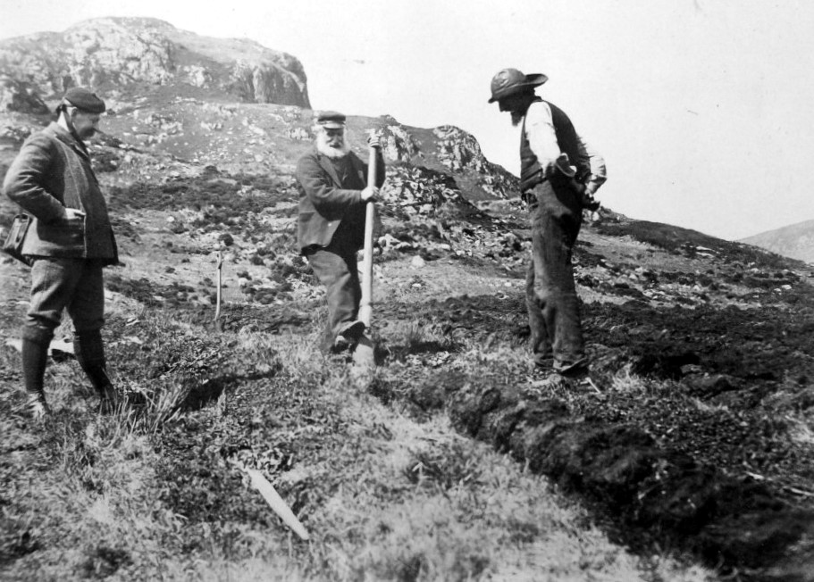 Tour Scotland: Old Photograph Crofters South Uist Scotland