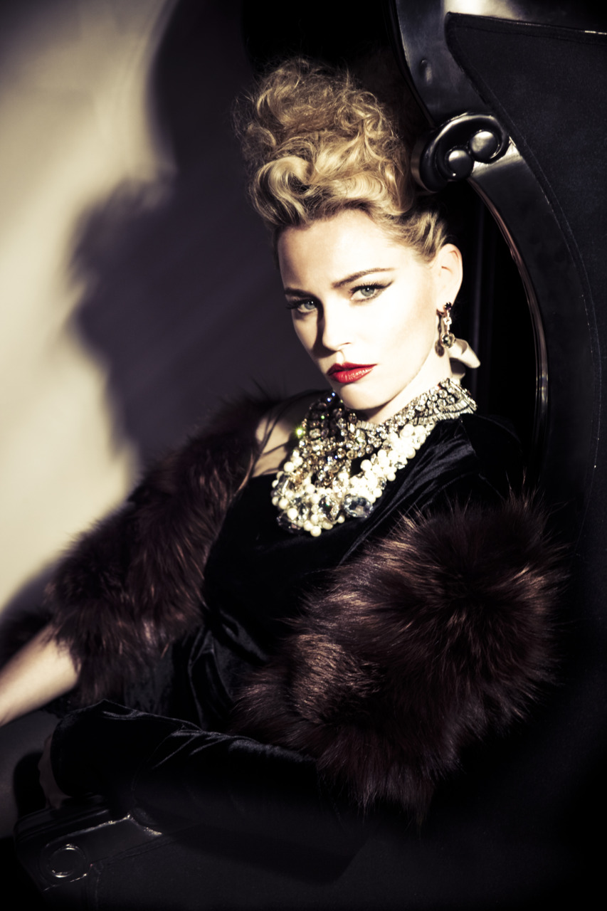 Hermosas imágenes de Elizabeth Banks para Bullet Magazine + Vídeo BTS ...