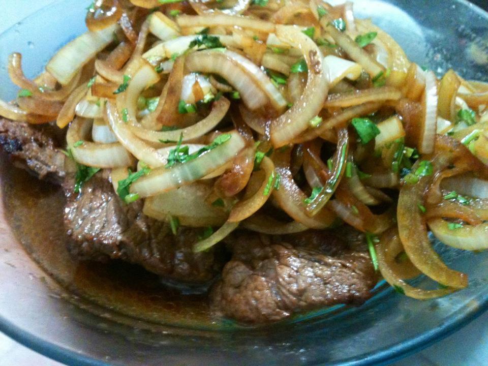 A CHEF COZINHEIRA: FILÉ MIGNON ACEBOLADO COM TOQUE DE SALSA