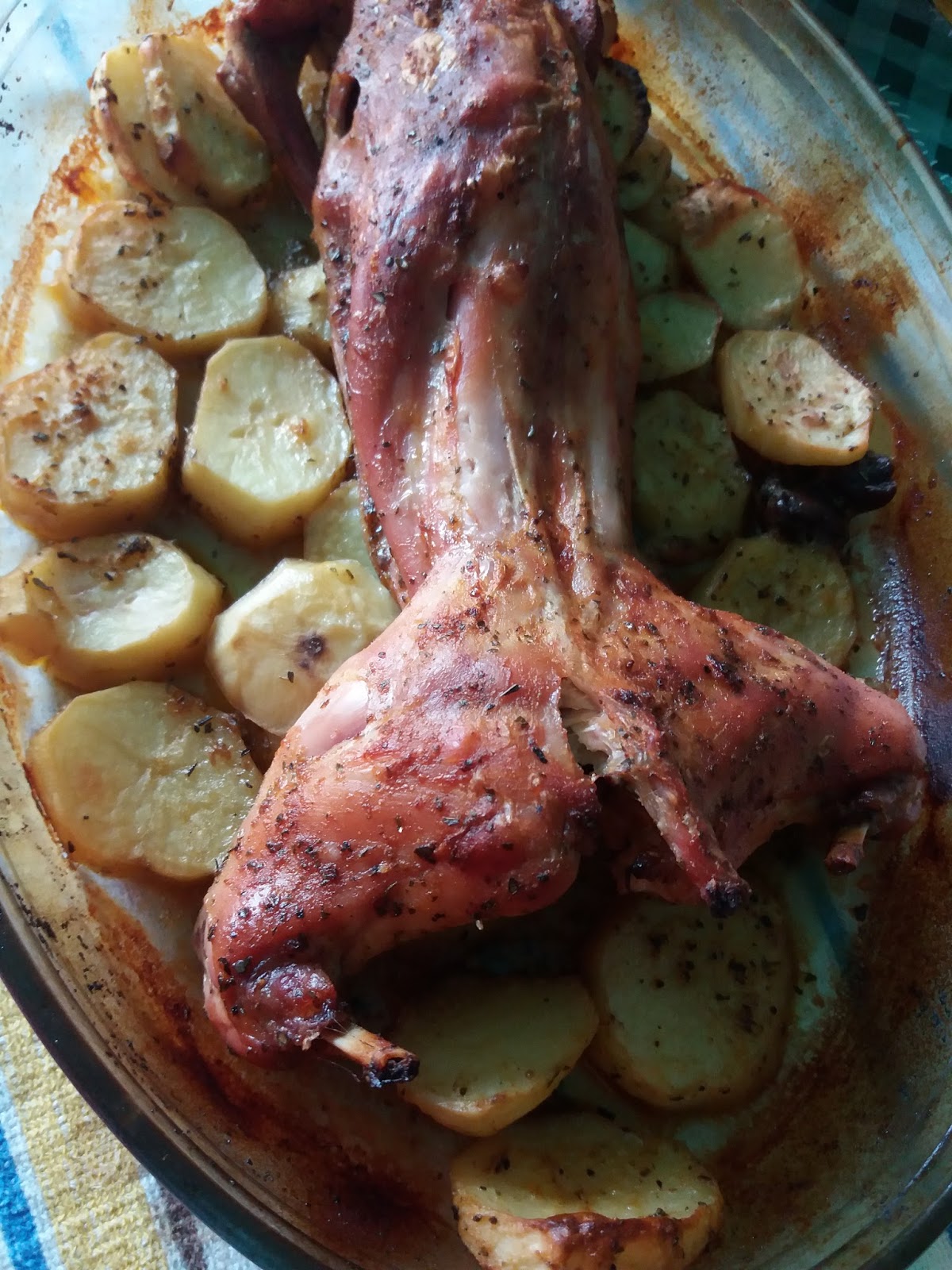 VULPEA COFETAR: IEPURE LA TAVA CU CARTOFI