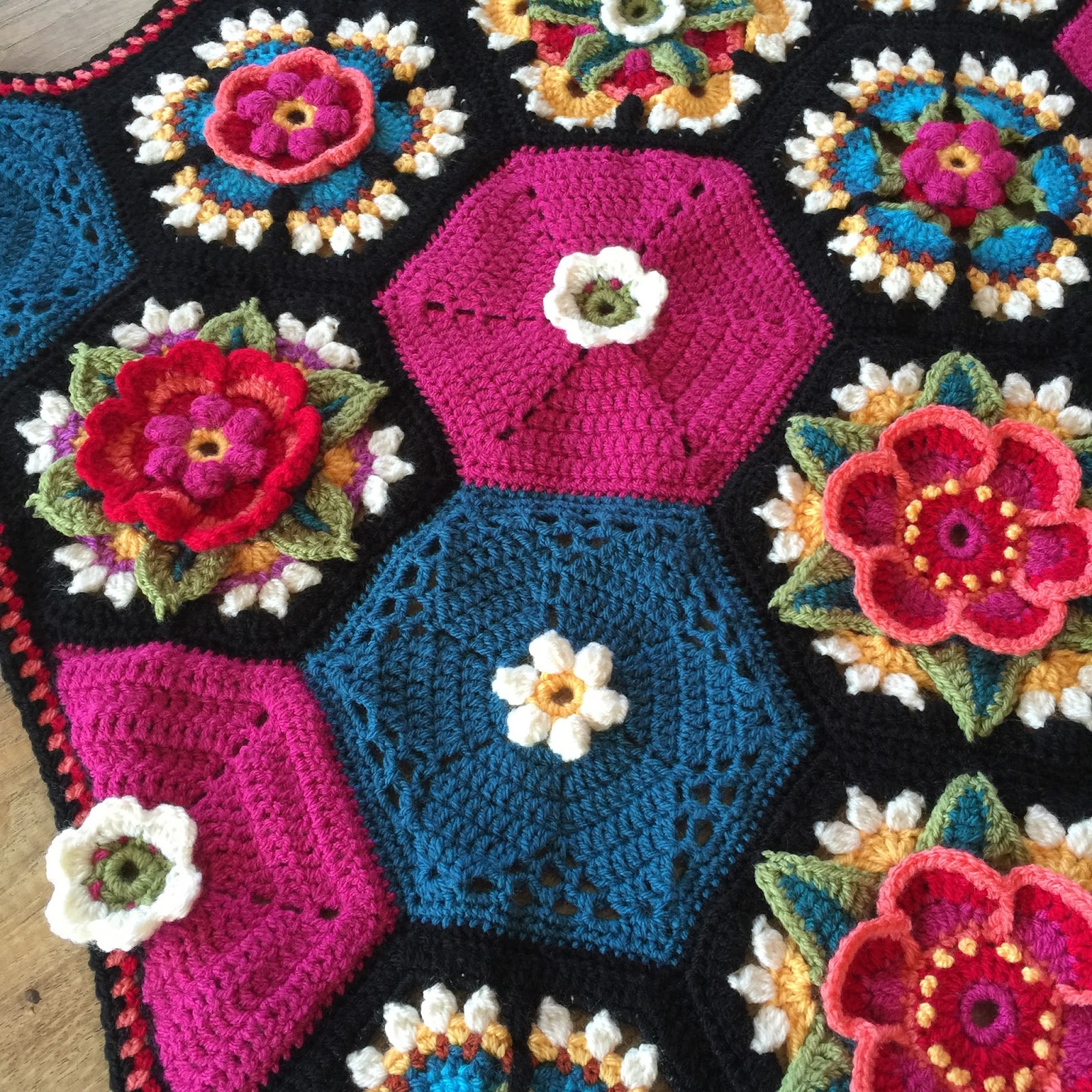 knit & crochet design: Frida's Flowers - Block Two