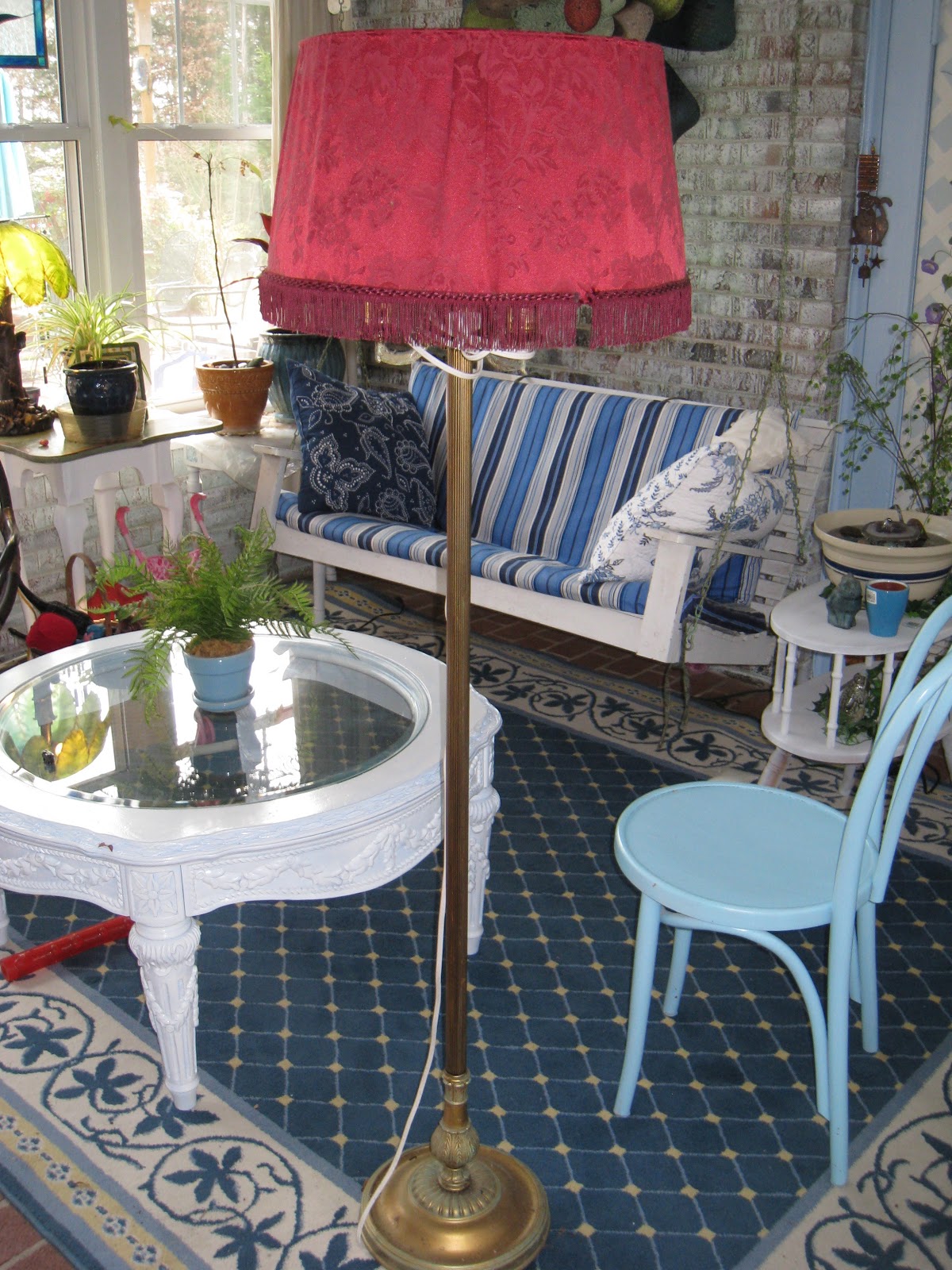 Repurposed For Life: Re-doing a lamp shade.