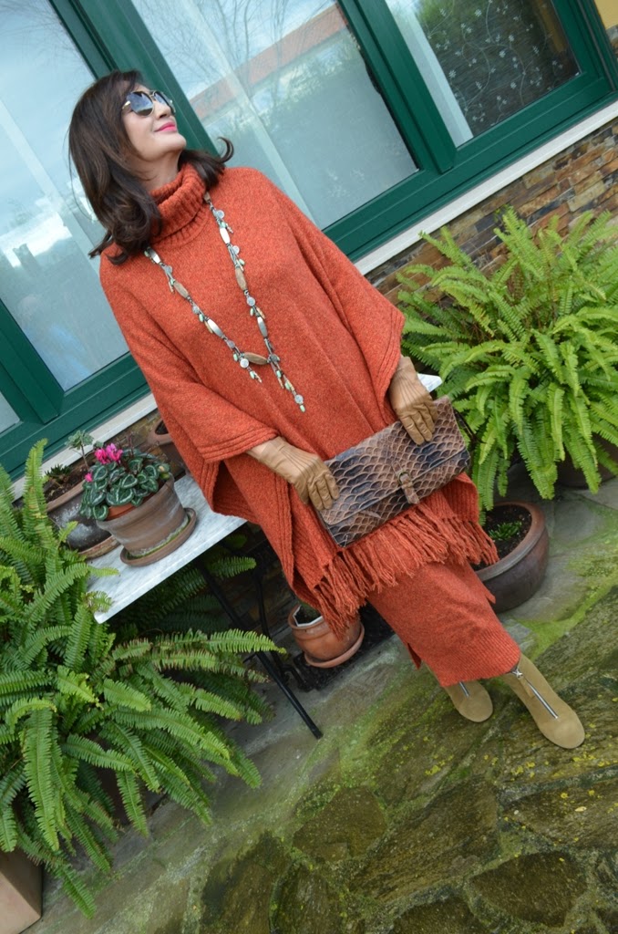 Sola ante el Espejo: Todo Al Color Caldera