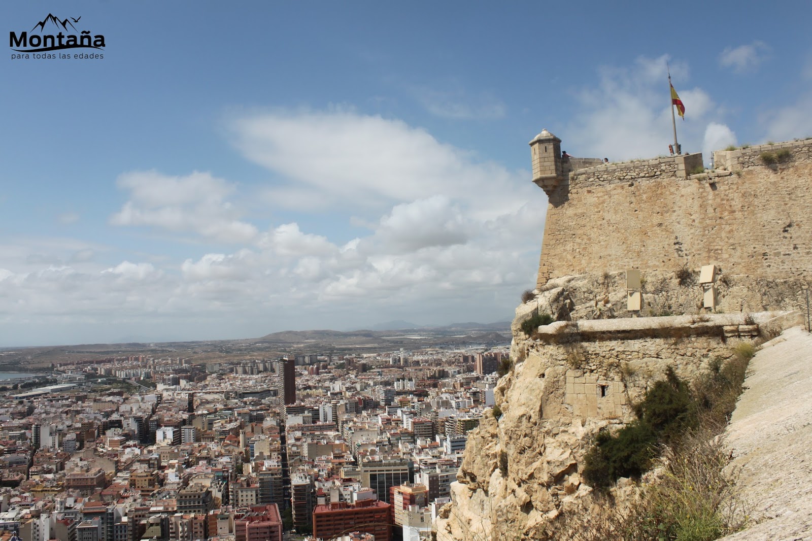 MONTAÑA PARA TODAS LAS EDADES: El Castillo de Santa Bárbara (Alicante).