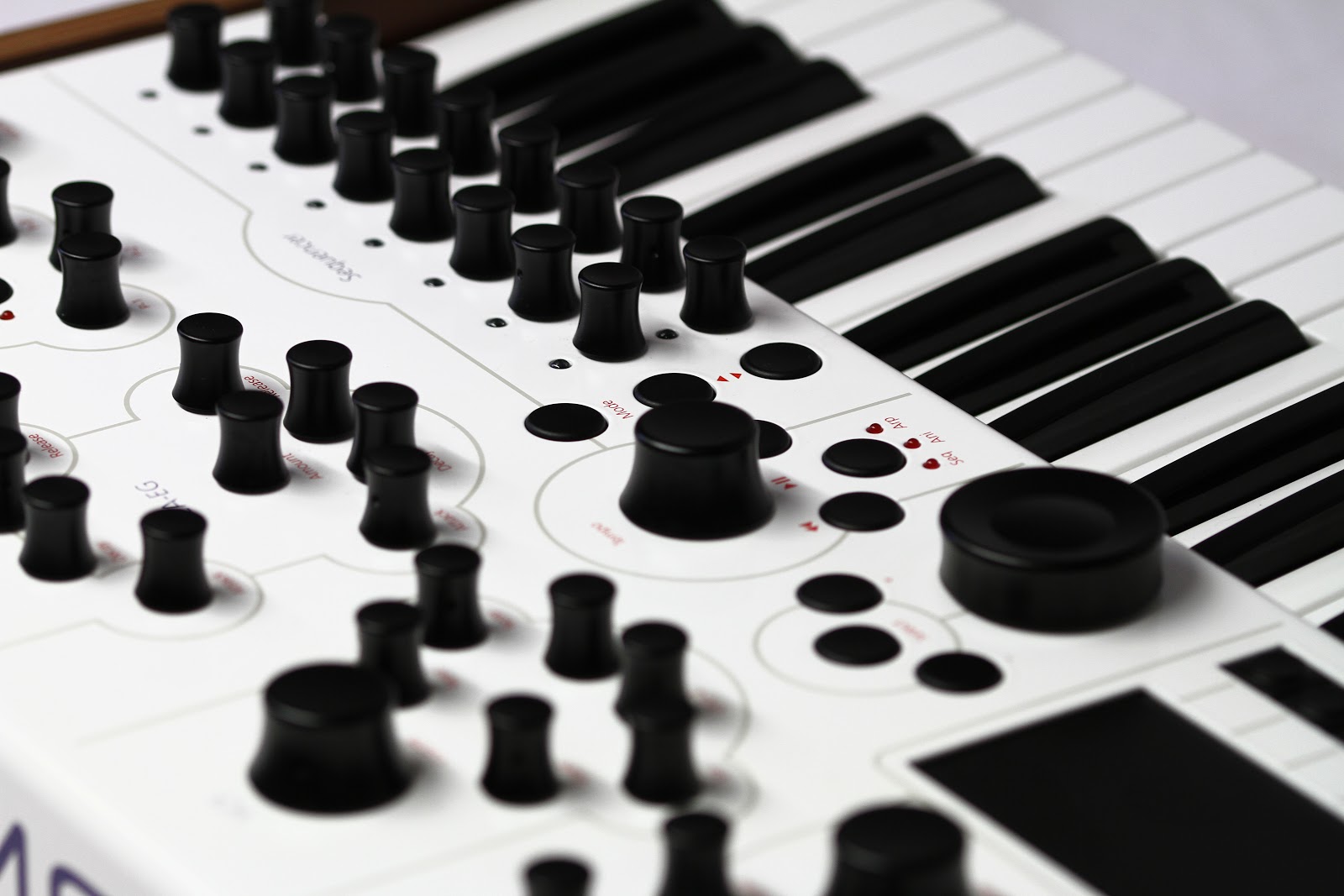 MATRIXSYNTH: First Look at the New Modulus Synthesizer Keyboard - Video ...