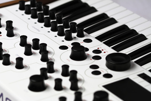 MATRIXSYNTH: First Look at the New Modulus Synthesizer Keyboard - Video ...