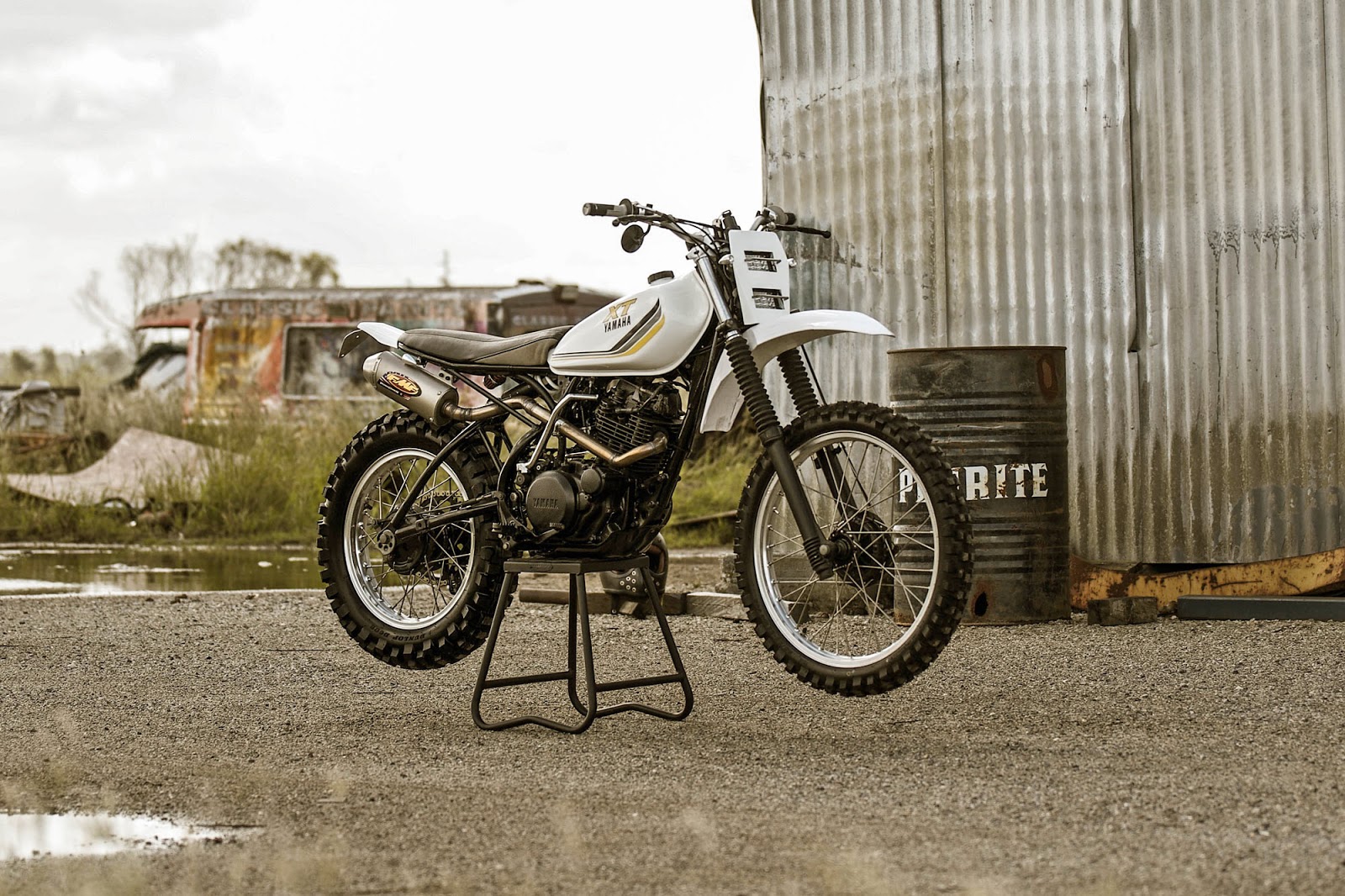 Hell Kustom : Yamaha XT250 By Purpose Built Moto