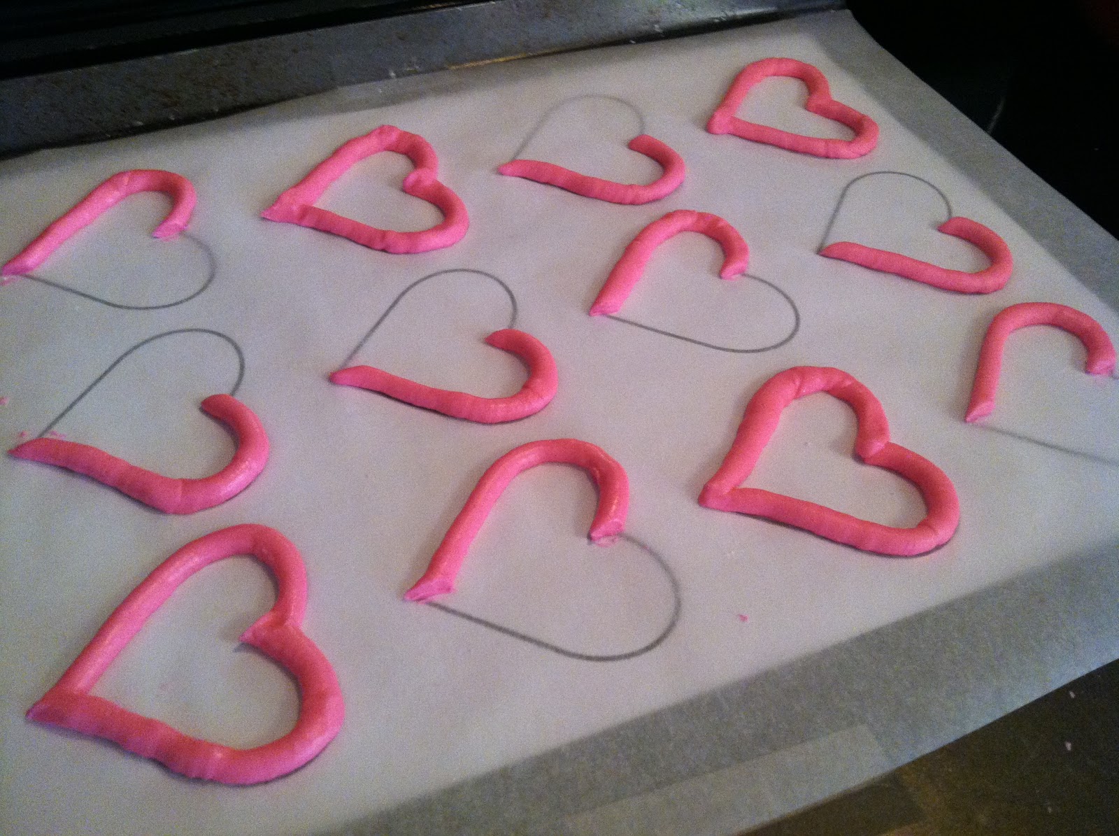 The Iced Queen: Royal Icing Chain of Hearts