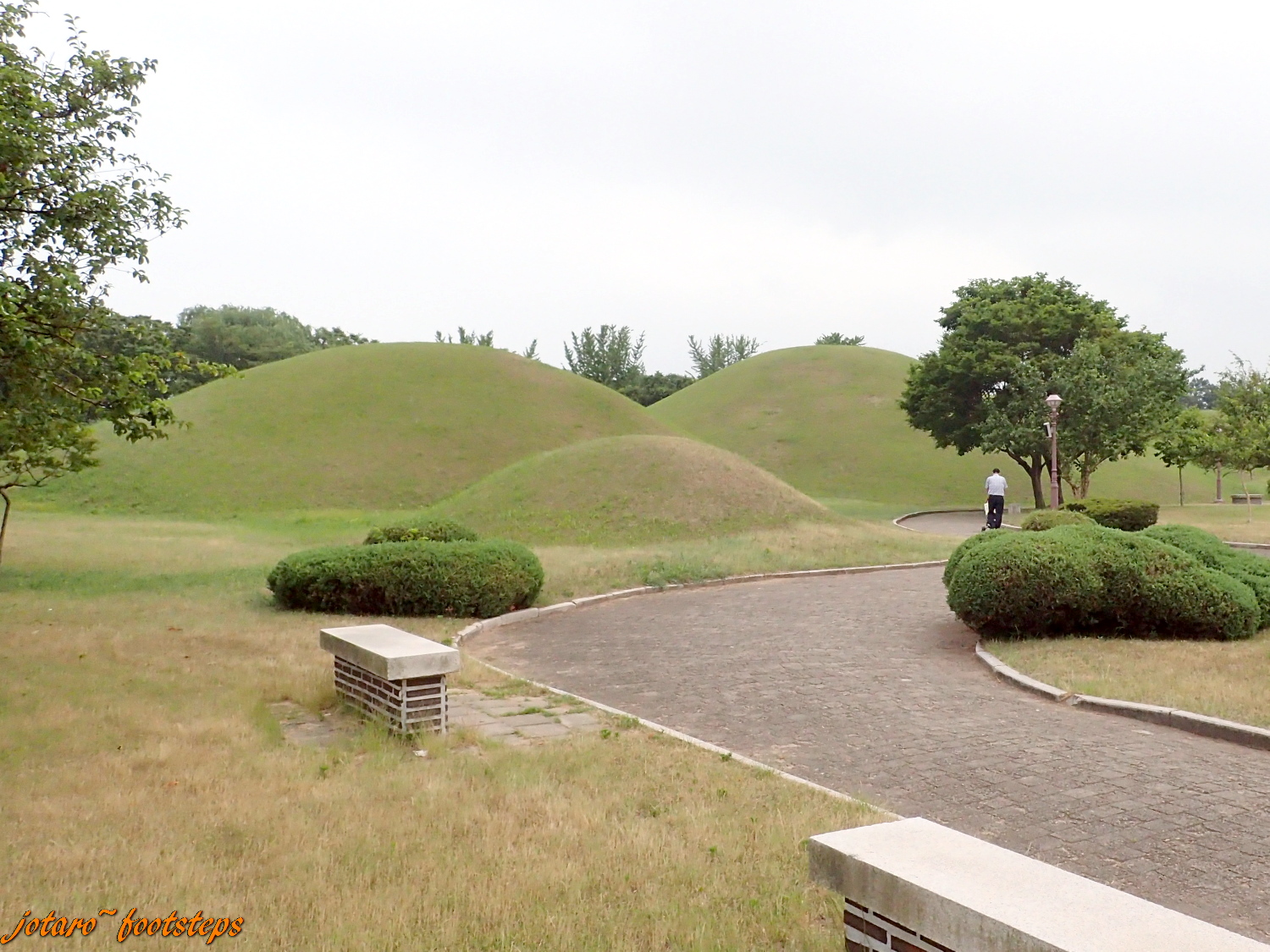 Footsteps - Jotaro's Travels: Sites : Tumuli Park Tomb Complex Gyeongju ...
