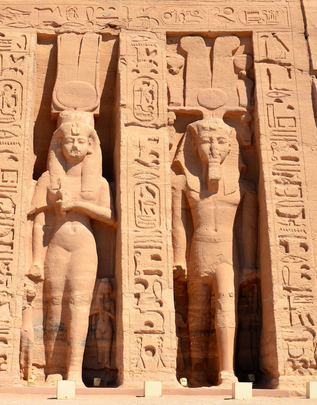 El mundo de Avekrénides. : TEMPLO DE NEFERTARI. ABU SIMBEL. El mundo de Avekrénides. : TEMPLO DE NEFERTARI. ABU SIMBEL.