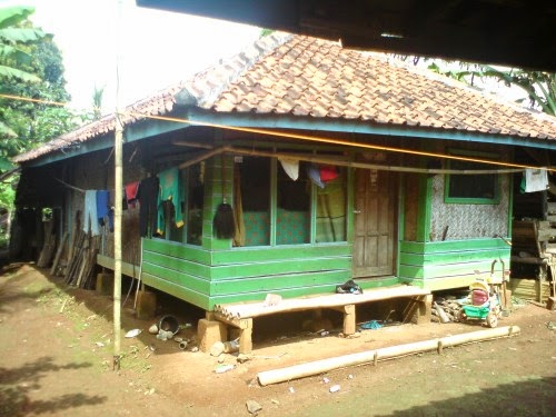 Rumah adat sunda, suhunan jolopong, badak heuay, capit gunting, tagog ...