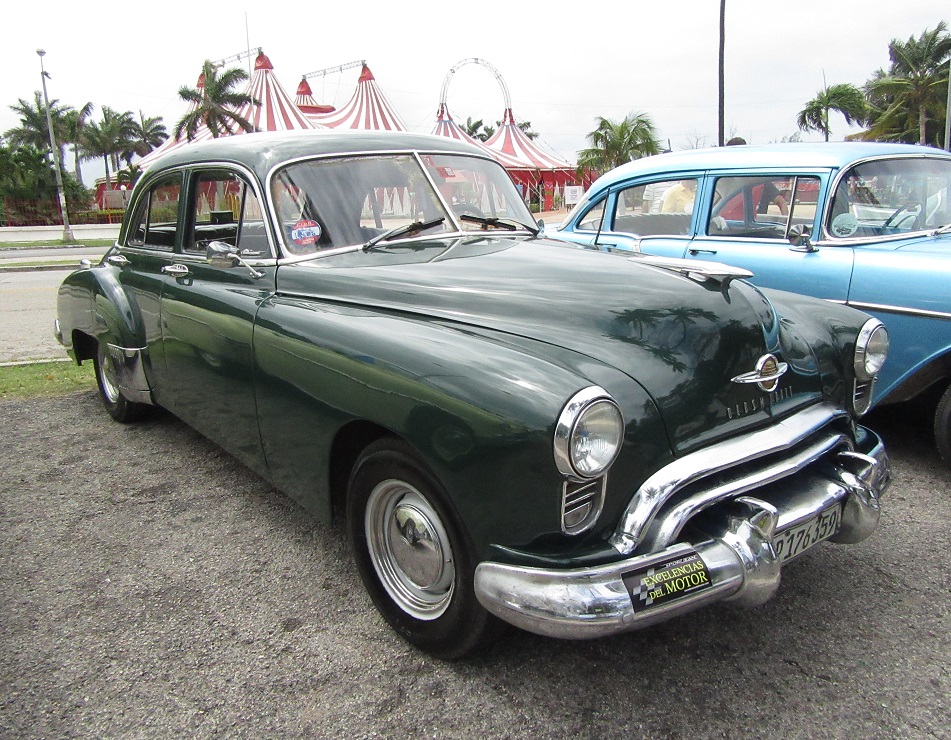 Cuban Cigars, Culture & Lifestyle: Club de Autos Antiguos (Havana) Car Show