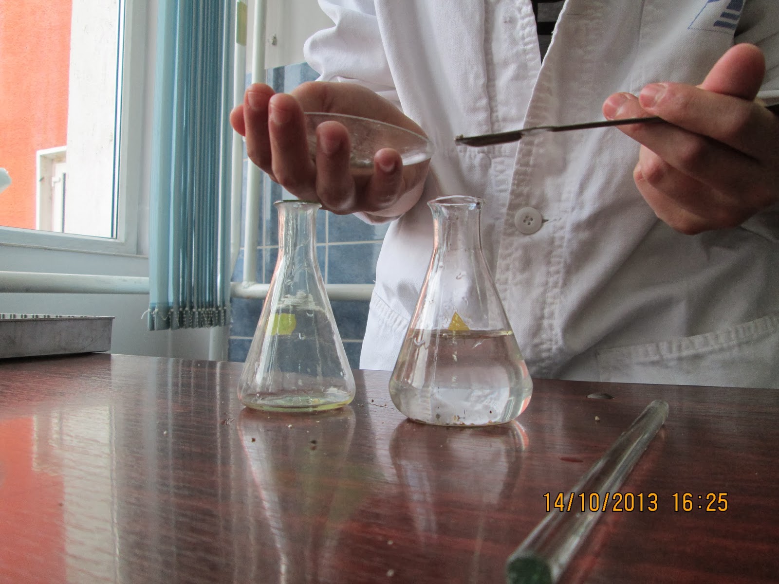 Chimia pe înţelesul tuturor: Experiment - Metodă de separare a ...