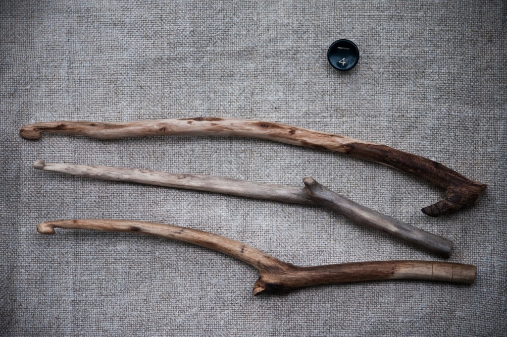 Las Teje y Maneje: CROCHET HOOKS FROM WOODEN STICKS