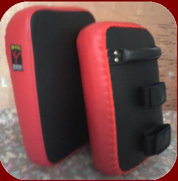 Pencak Silat: Peralatan beladiri