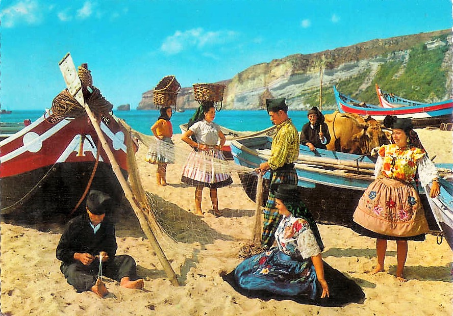 FolkCostume&Embroidery: Costume of Nazaré, Estremadura, Portugal