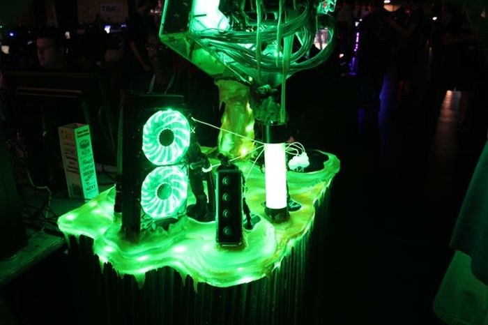 Hulk Computer Case Mod (15 pics) - STATIONGOSSIP