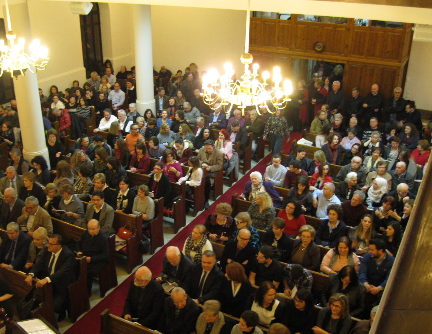 ΚΟΛΙΝΔΡΙΝΑ ΜΑΣΛΑΤΙΑ: Μελωδική συγκίνηση στο εμβληματικό REQUIEM του ...