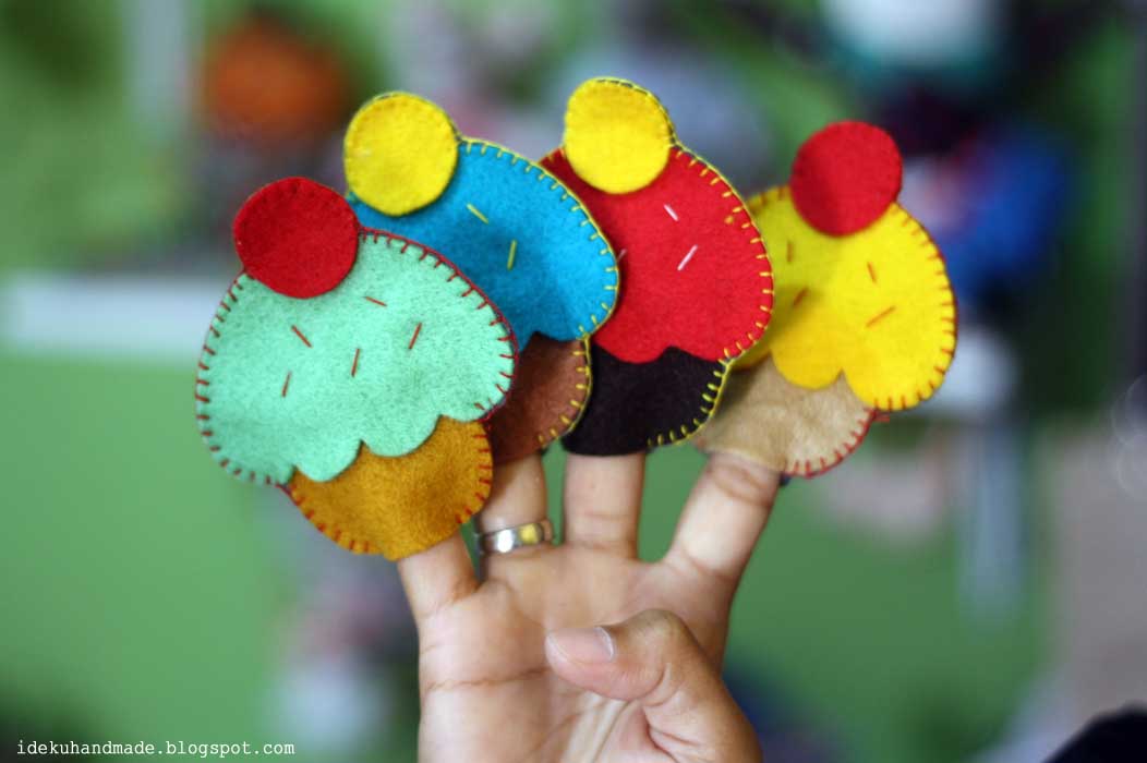 ideku handmade: {cupcake finger puppet}