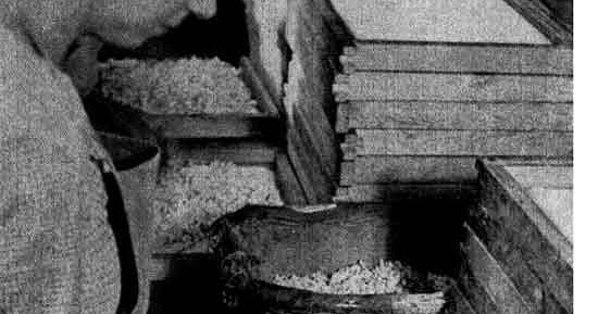 EXTRACTION WITH COLD FAT (ENFLEURAGE)