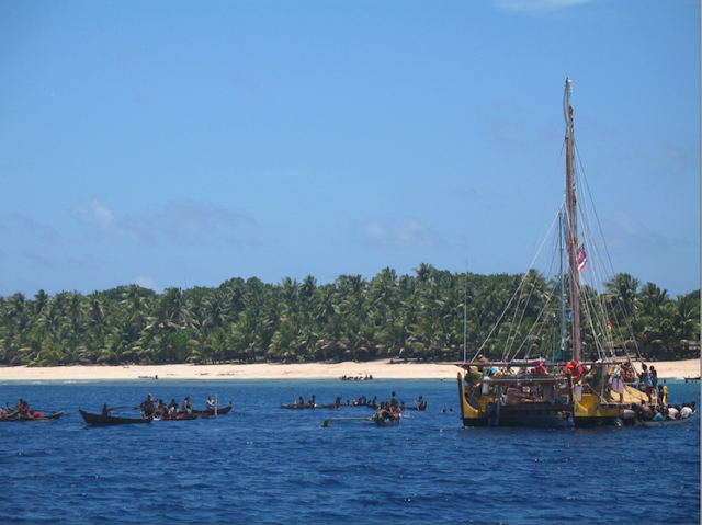 Proa Sailing: Ku Holo Mau - the 2007 voyage to Satawal