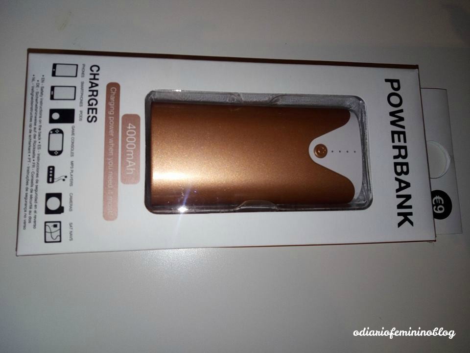 Célia Santiago: Tecnologia | Carregador Mega USB 4000- PowerBank by Primark