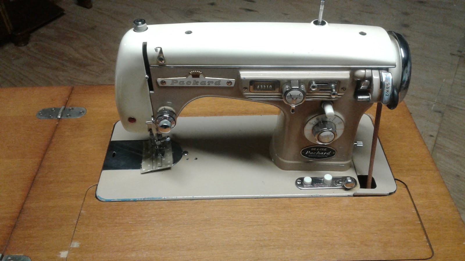 Rusty Old Sewing machines – Linford.nl