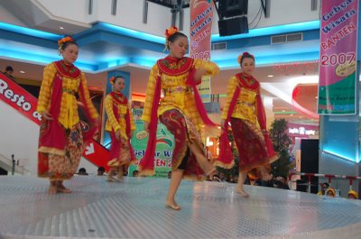 pleasure amazing place: Cokek traditional Betawi dances