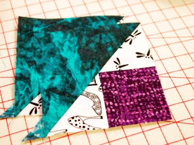 52 Quilts in 52 Weeks: Tuesday Tutorial: Magic Triangles